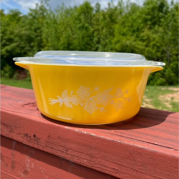 Pyrex | Kitchen | Pyrex Butterfly Gold Casserole 472b 75 Ml With Lid ...